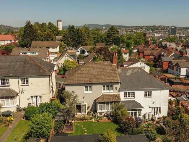 4 bed house for sale