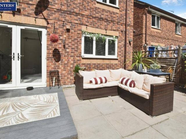 4 bed house for sale