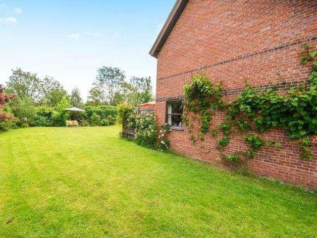 4 bed house for sale