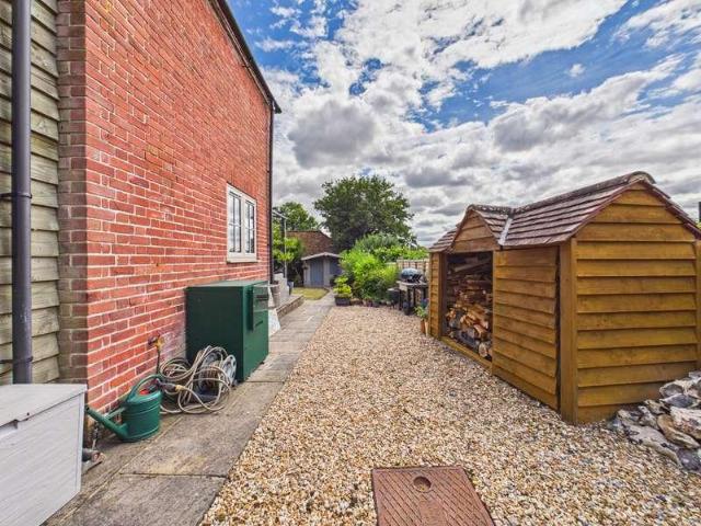 4 bed house for sale