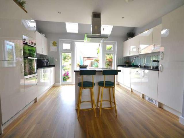 4 bed house for sale