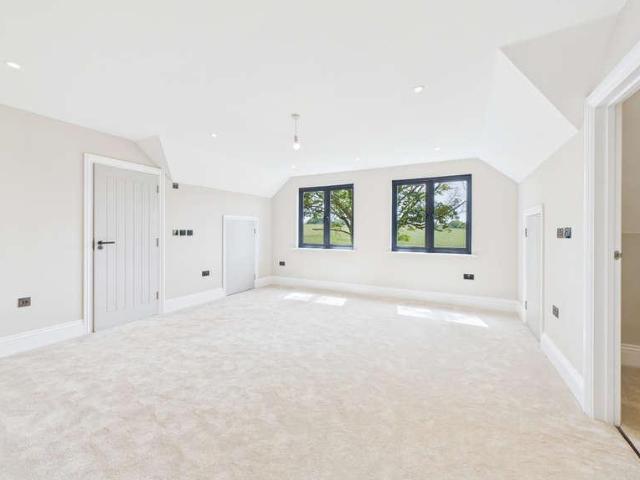 4 bed house for sale