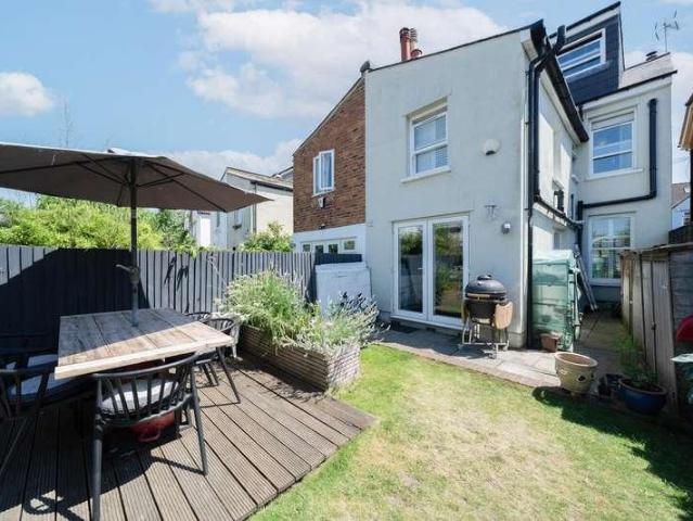 4 bed house for sale