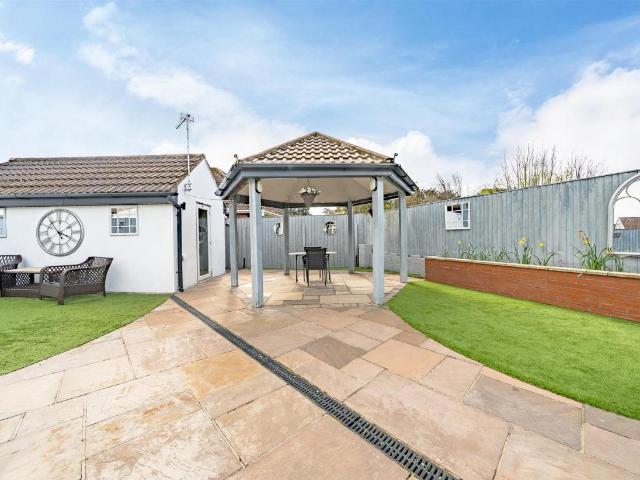 4 bed house for sale