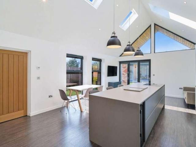 4 bed house for sale