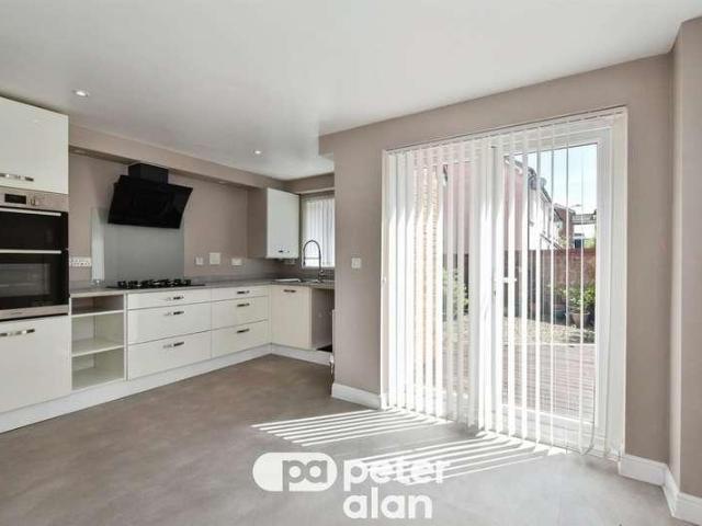 4 bed house for sale
