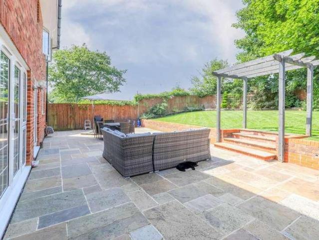 4 bed house for sale
