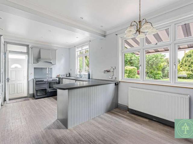 4 bed house for sale
