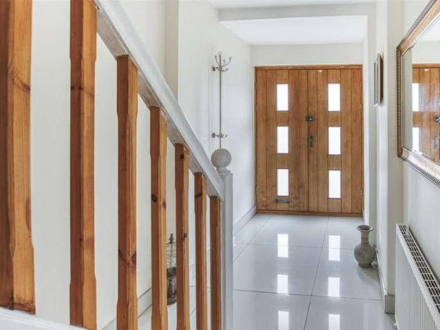 4 bed house for sale
