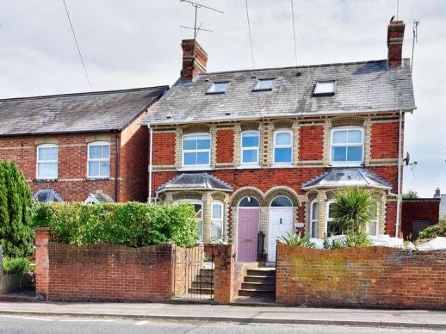 4 bed house for sale
