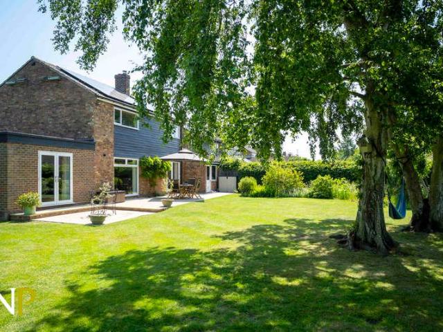 4 bed house for sale