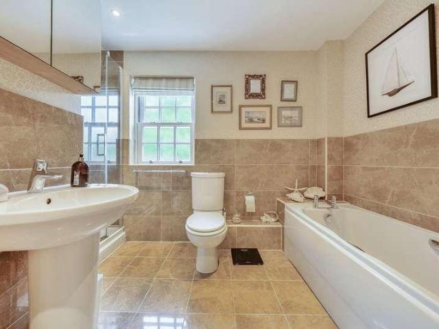 4 bed house for sale