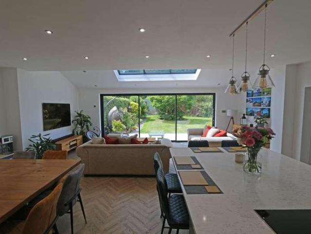 4 bed house for sale