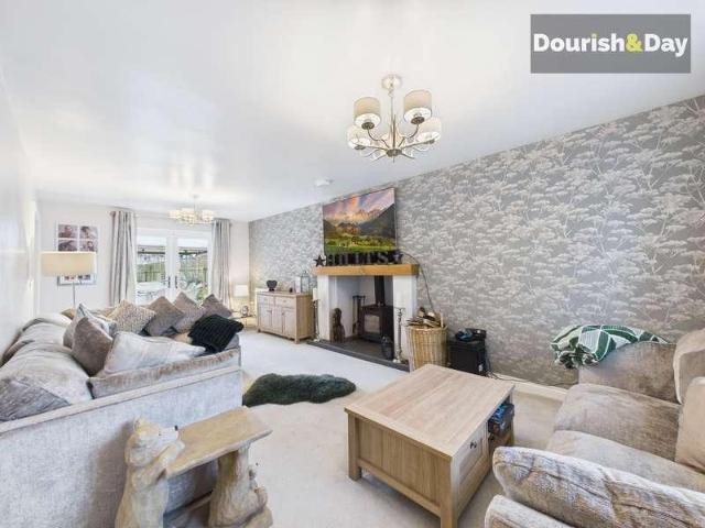 4 bed house for sale