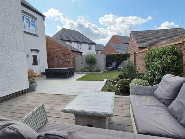 4 bed house for sale
