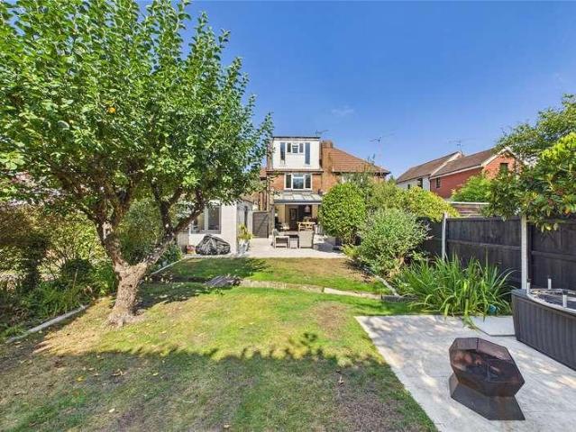 4 bed house for sale