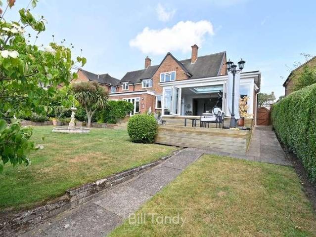 4 bed house for sale