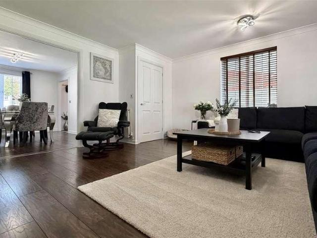 4 bed house for sale