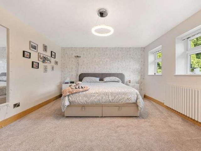 4 bed house for sale