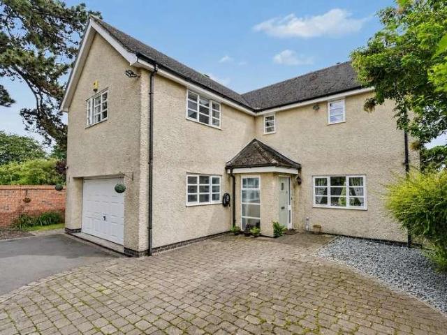 4 bed house for sale