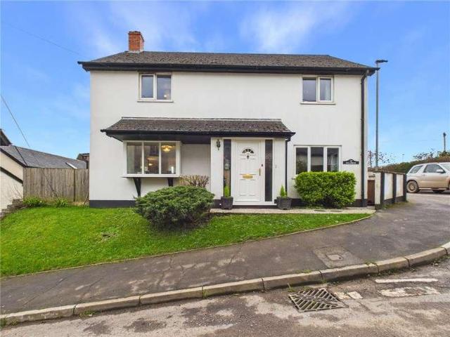 4 bed house for sale