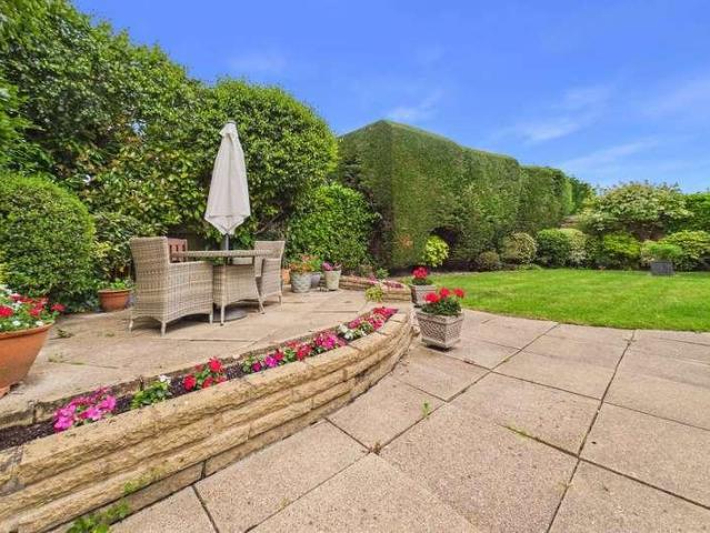 4 bed house for sale