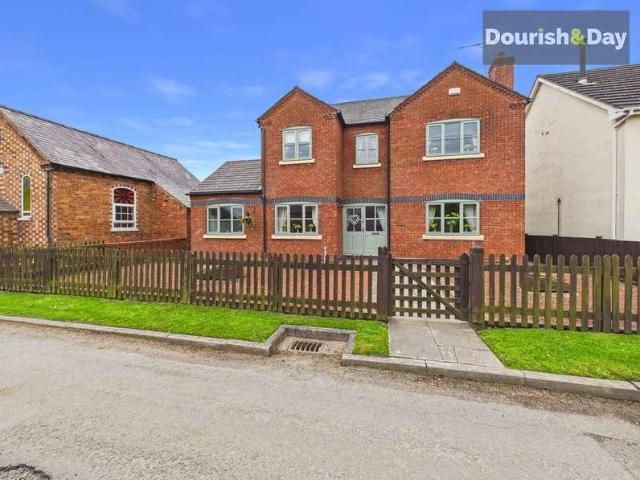 4 bed house for sale