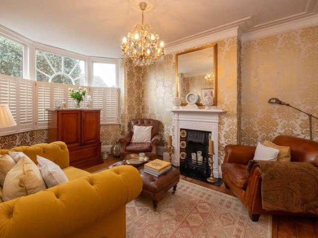 4 bed house for sale