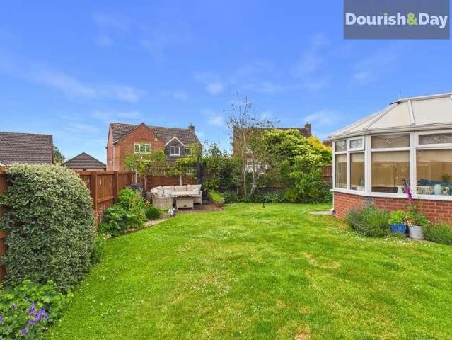4 bed house for sale