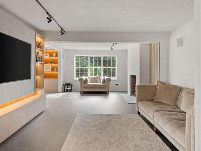 4 bed house for sale