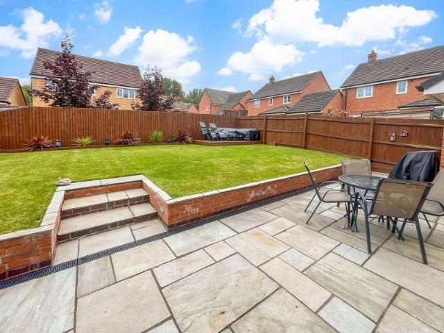 4 bed house for sale