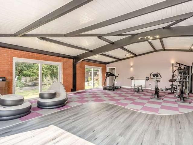 4 bed house for sale