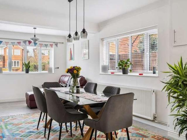 4 bed house for sale
