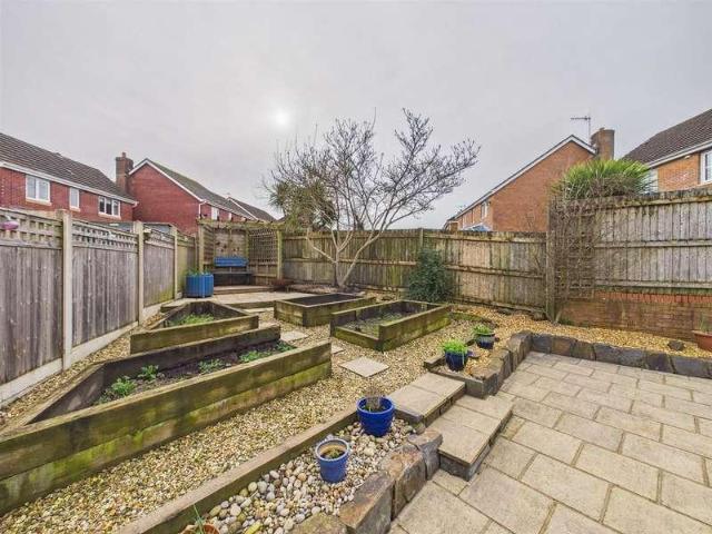 4 bed house for sale