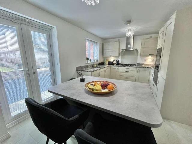 4 bed house for sale