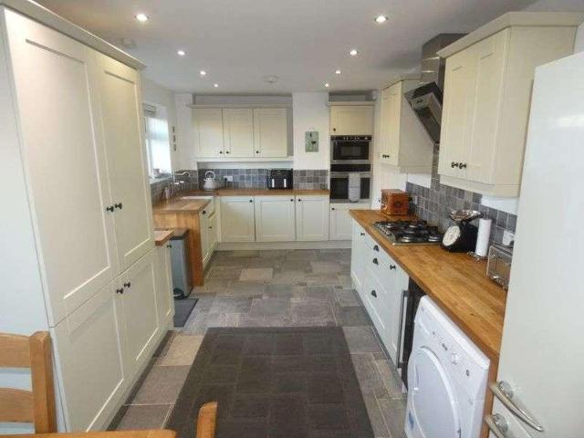 4 bed house for sale