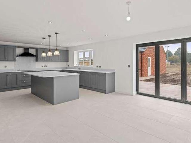 4 bed house for sale
