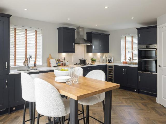 4 bed house for sale