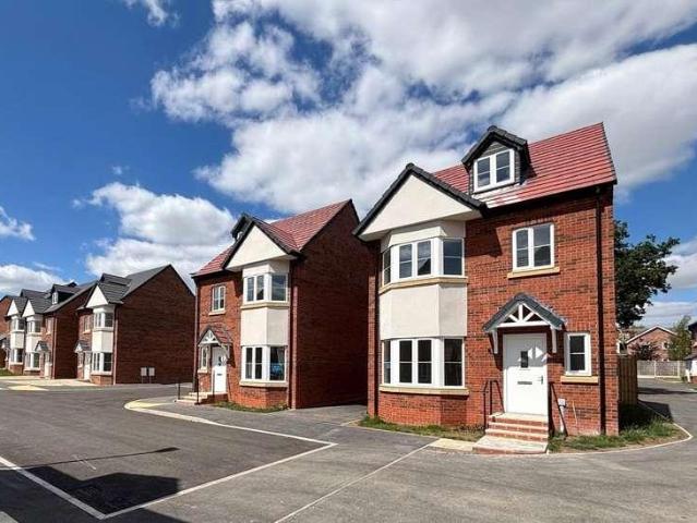 4 bed house for sale