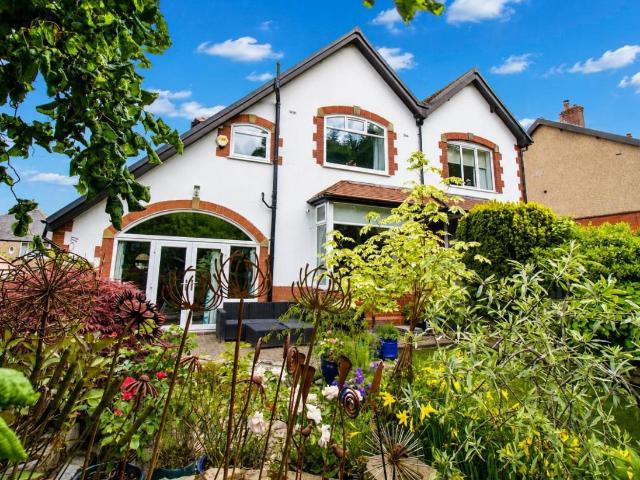 4 bed house for sale