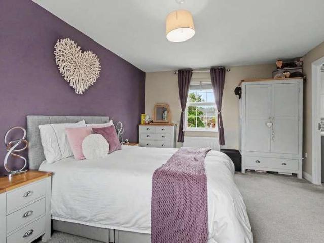 4 bed house for sale