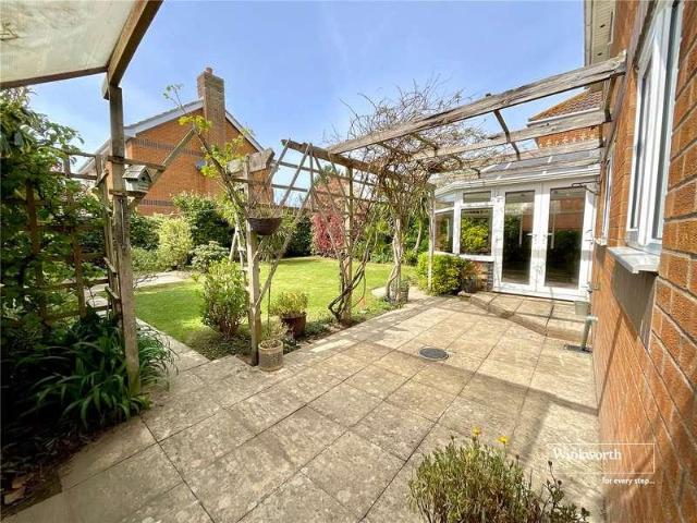4 bed house for sale