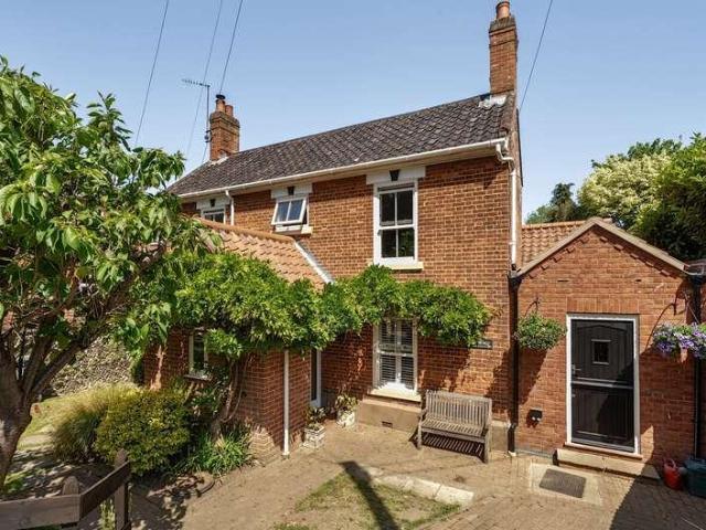 4 bed house for sale
