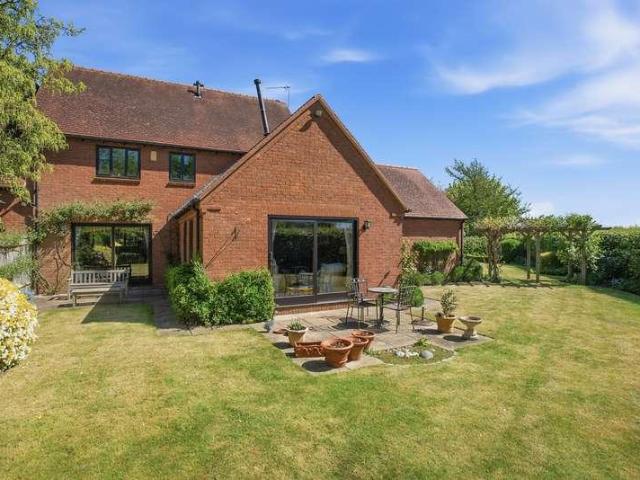 4 bed house for sale