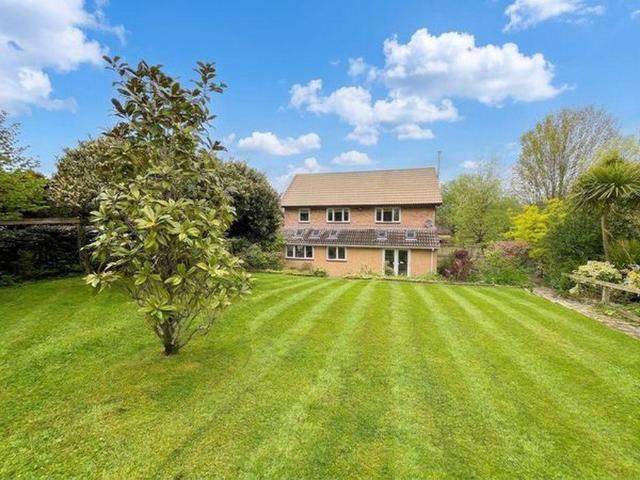 4 bed house for sale