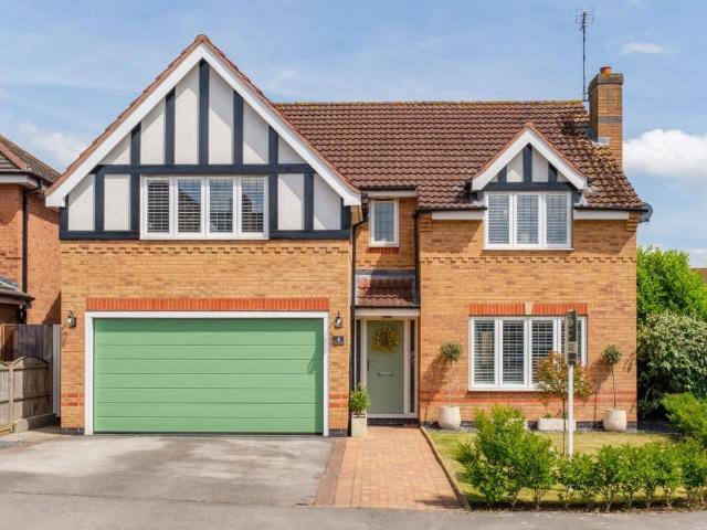4 bed house for sale