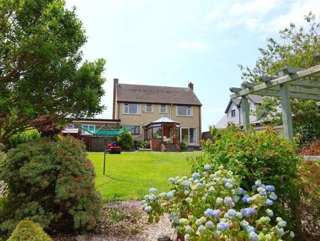 4 bed house for sale