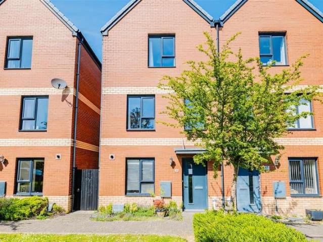 4 bed house for sale