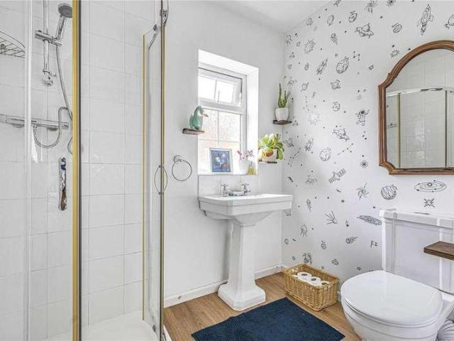 4 bed house for sale