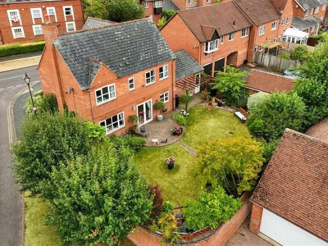4 bed house for sale